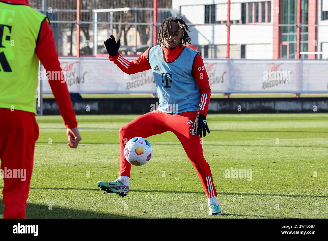 Muenchen, Deutschland. 30th Jan, 2024. Sacha Boey (FC Bayern Muenchen ...