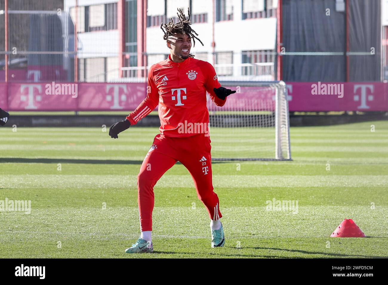 Muenchen, Deutschland. 30th Jan, 2024. Sacha Boey (FC Bayern Muenchen ...