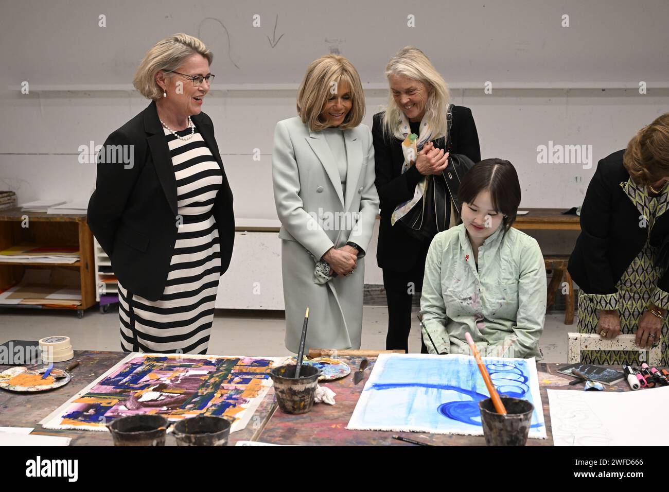 Emmanuel macron brigitte young hi-res stock photography and images - Alamy