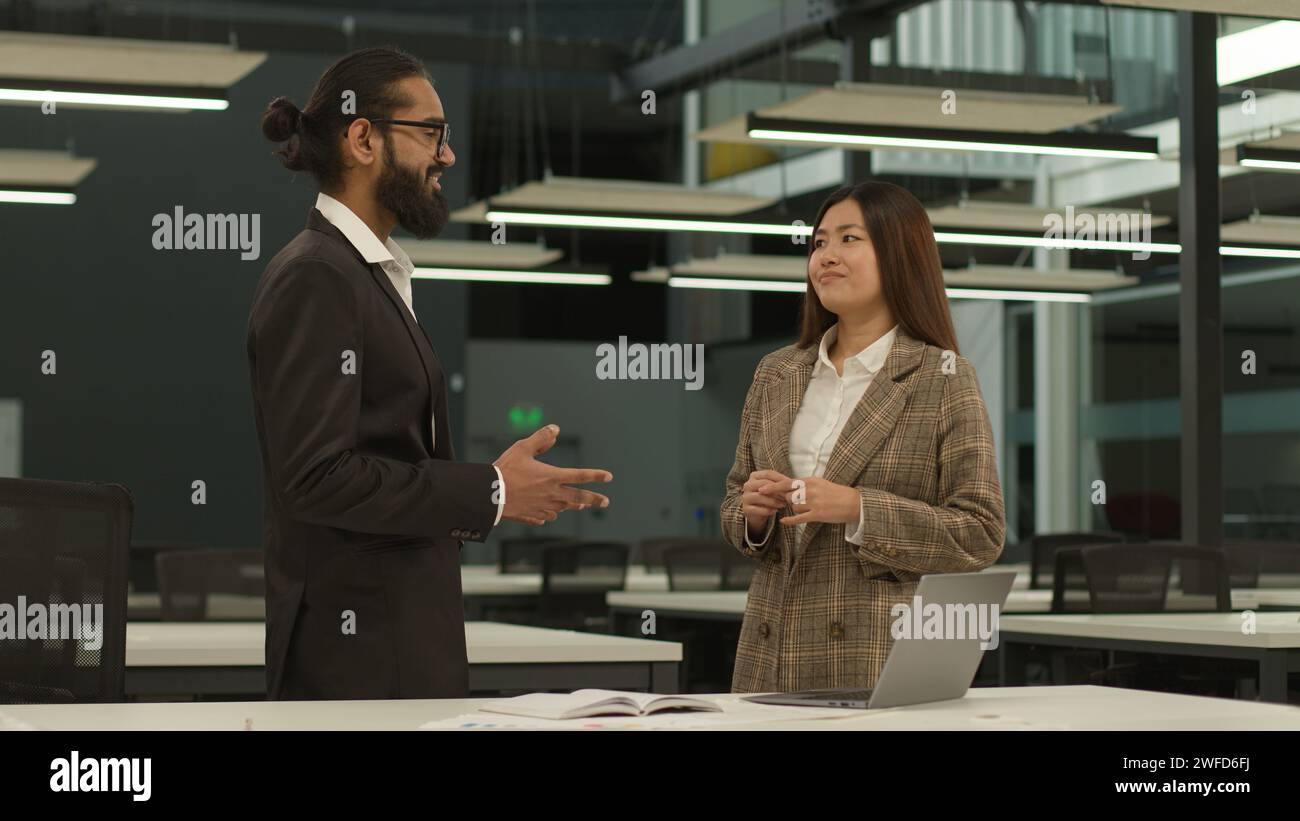 Asian businesswoman worker Korean female manager woman talking with ...