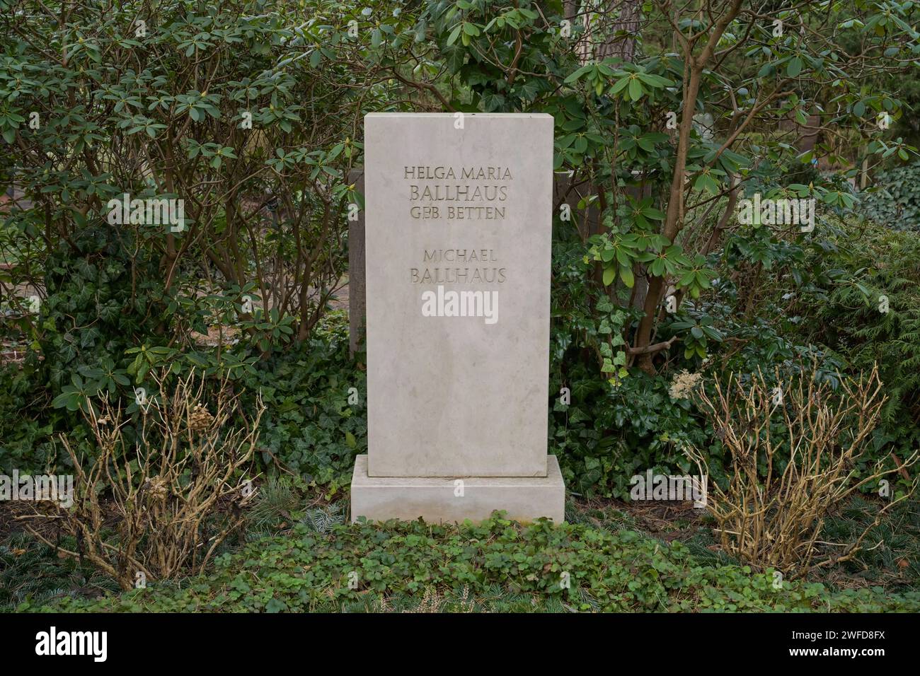 Helga Maria und Michael Ballhaus, Grab, Waldfriedhof Dahlem, Hüttenweg ...
