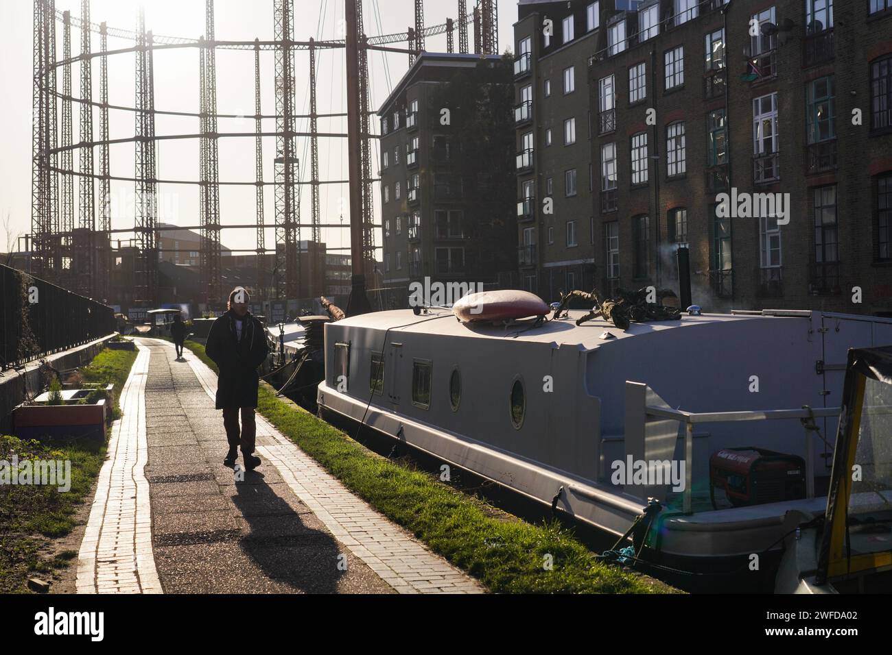 Walking by a canal hackney hi-res stock photography and images - Alamy