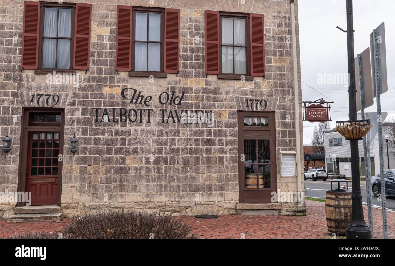 The Old Talbott Tavern, opened in 1779 in Bardstown, Kentucky, USA ...