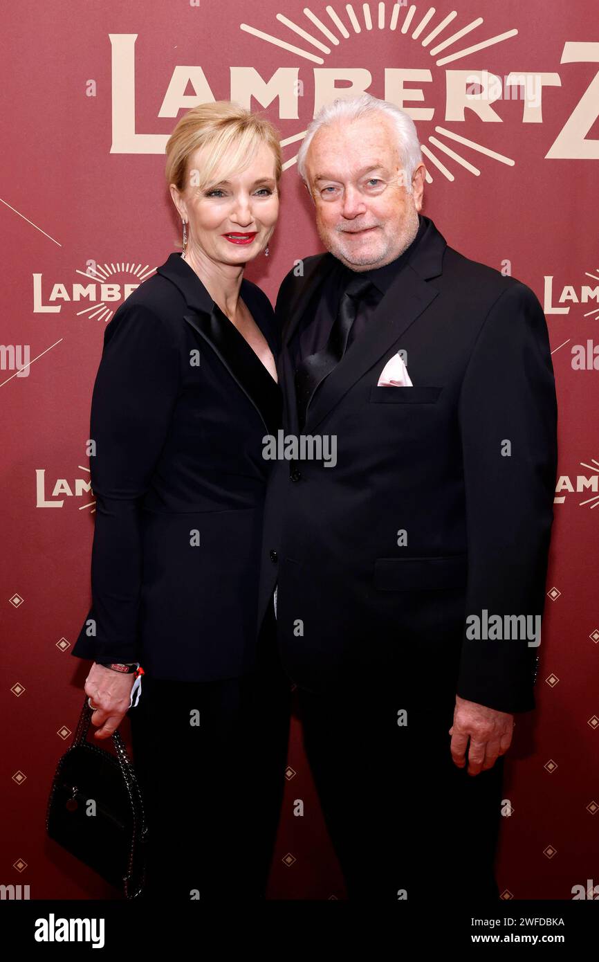 Politiker Wolfgang Kubicki FDP mit Ehefrau Annette Marberth-Kubicki bei ...