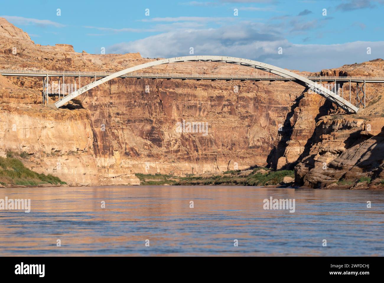 Bridge crossing over a reservoir hi-res stock photography and images ...
