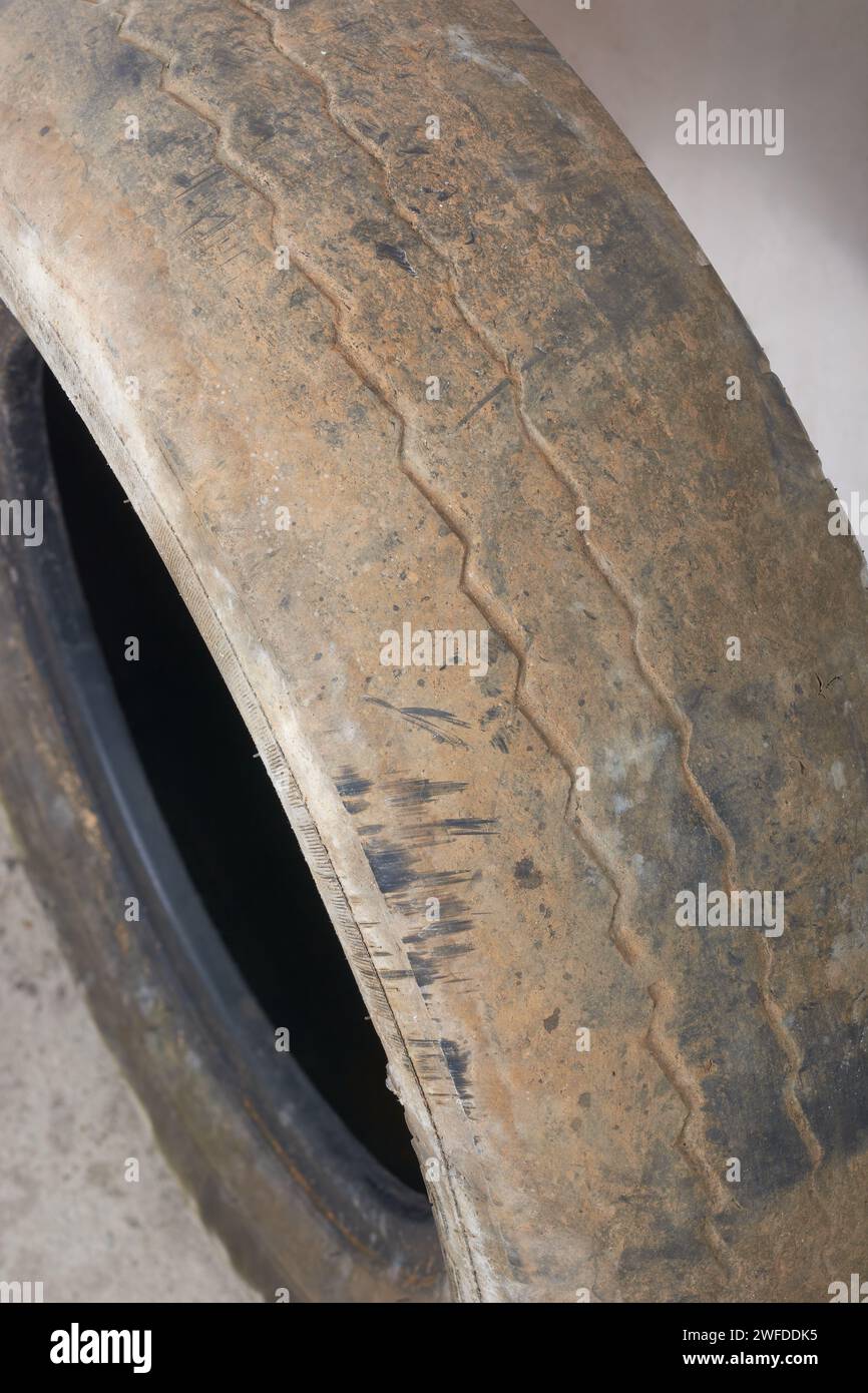 Car tire tread worn hi-res stock photography and images - Alamy
