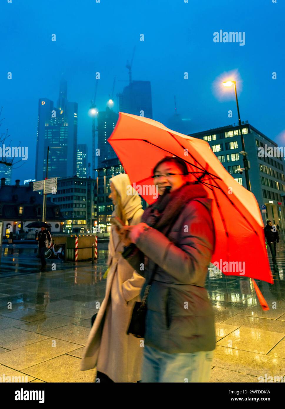 Rainy weather, freezing rain, pedestrian zone Zeil, shopping street ...