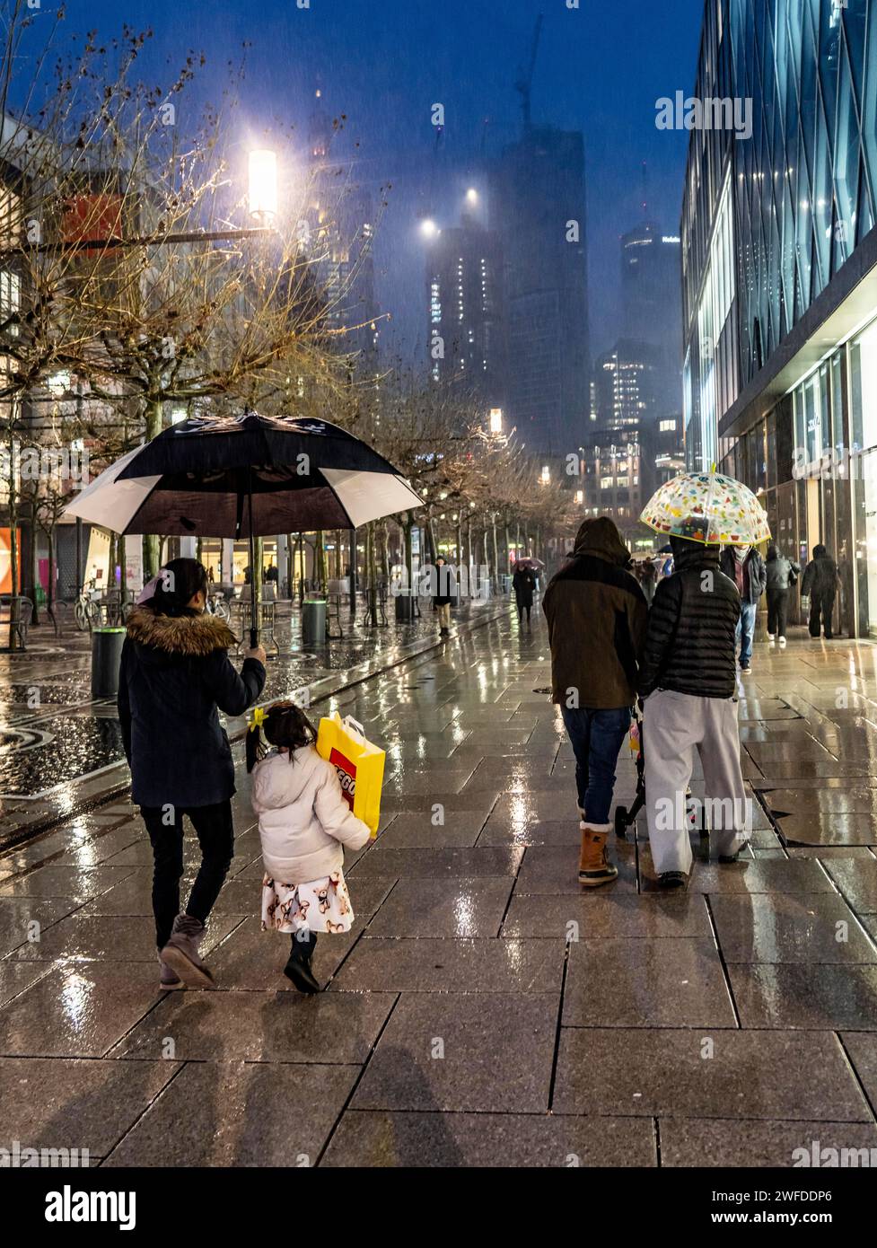 Rainy weather, freezing rain, pedestrian zone Zeil, shopping street ...