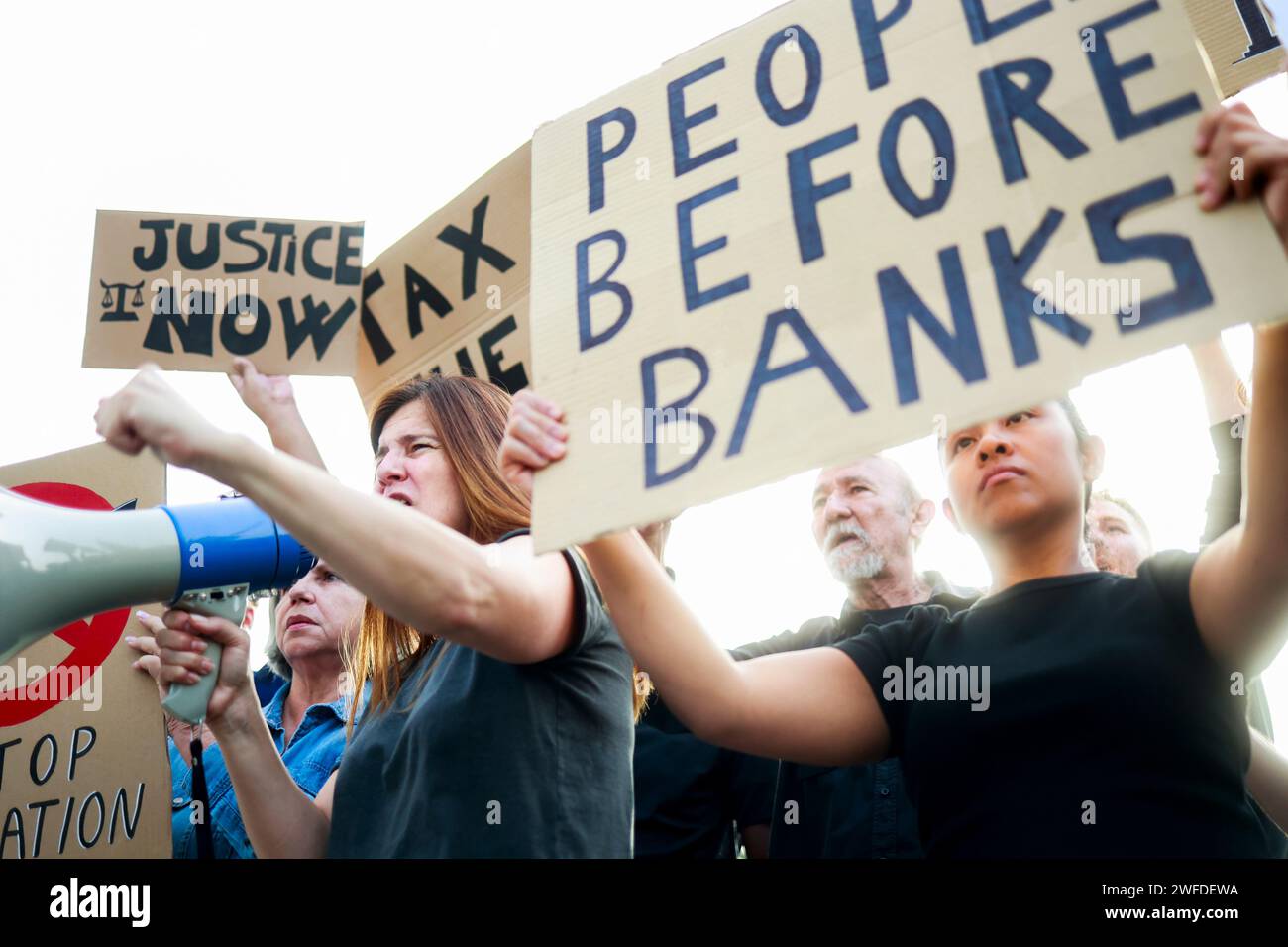 Global money movement hi-res stock photography and images - Alamy