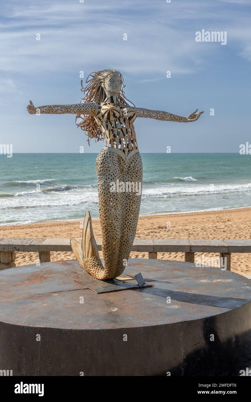 Mermaid sculpture hi-res stock photography and images - Alamy
