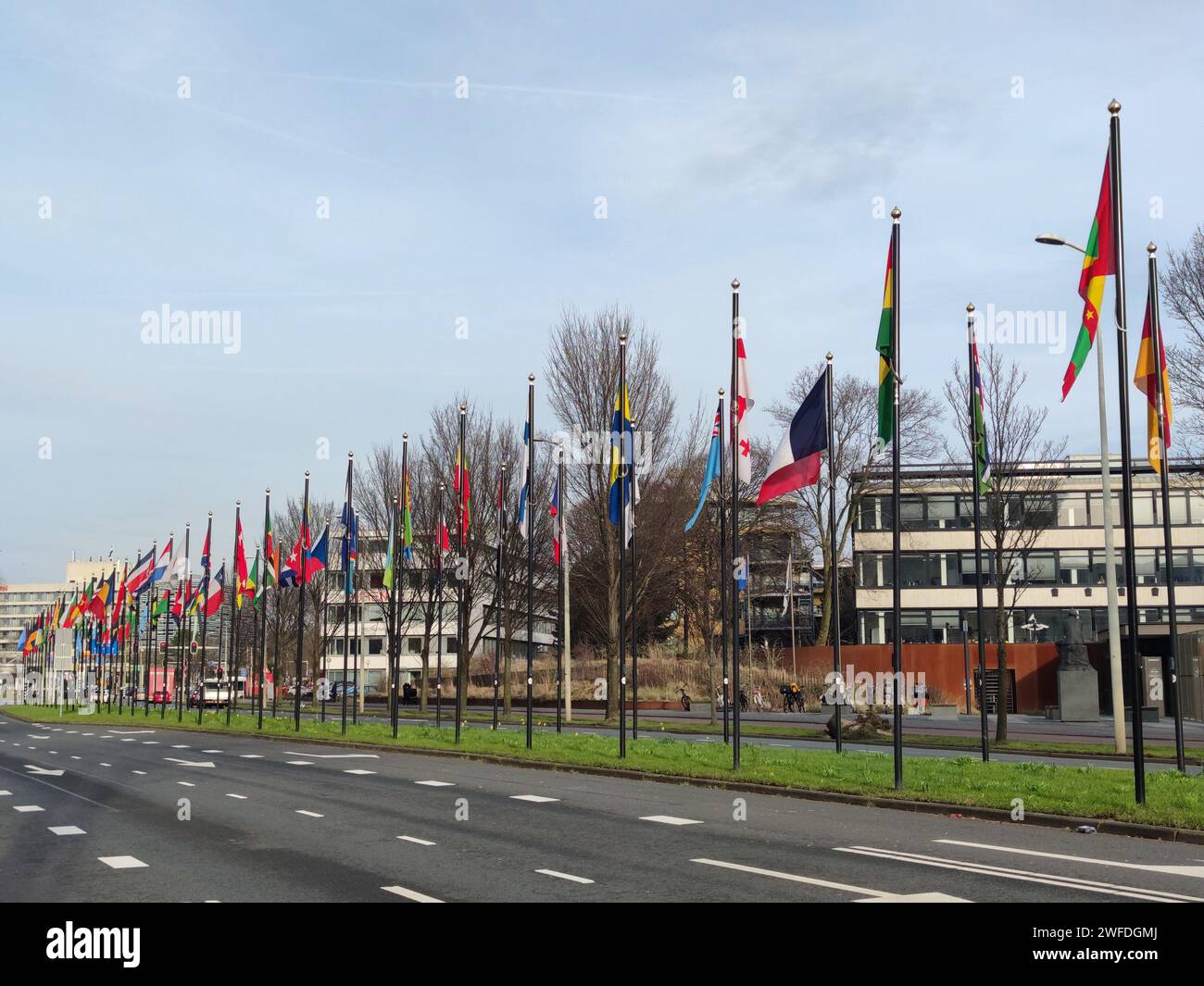 Row national flags world hi-res stock photography and images - Alamy