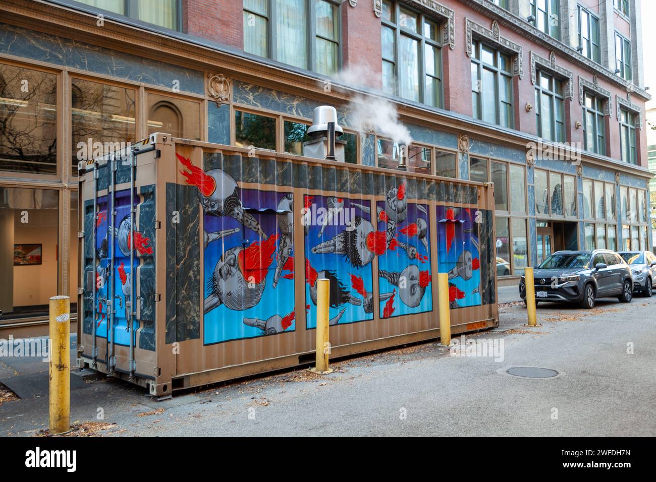 Shipping container restaurant hi-res stock photography and images - Alamy