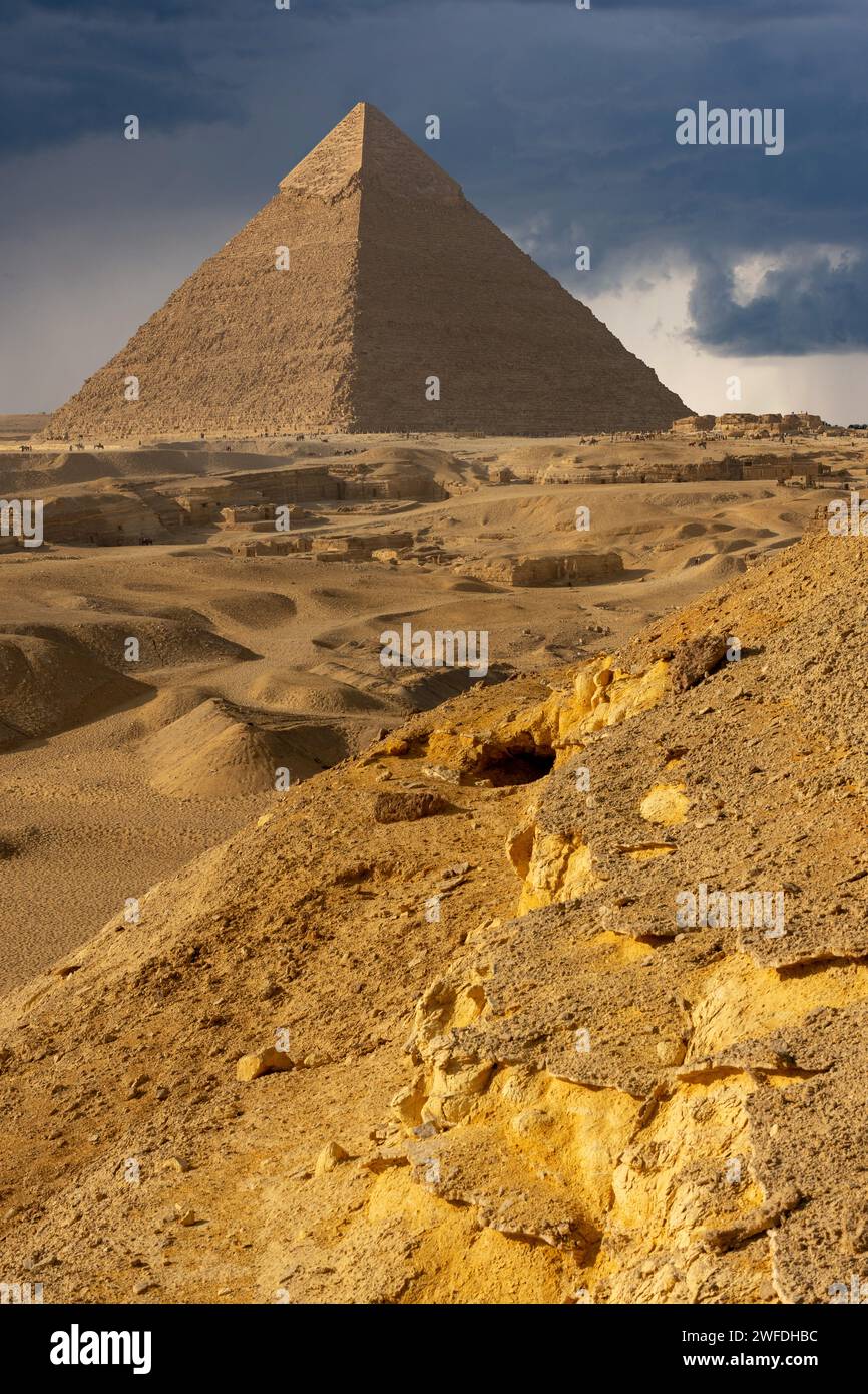 View from the desert of pyramid of Khafre (Khafra, Khefren, Chephren ...