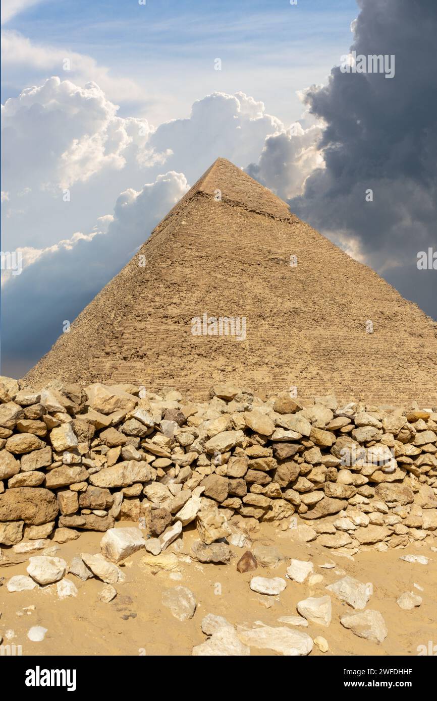 View from the desert of pyramid of Khafre (Khafra, Khefren, Chephren ...