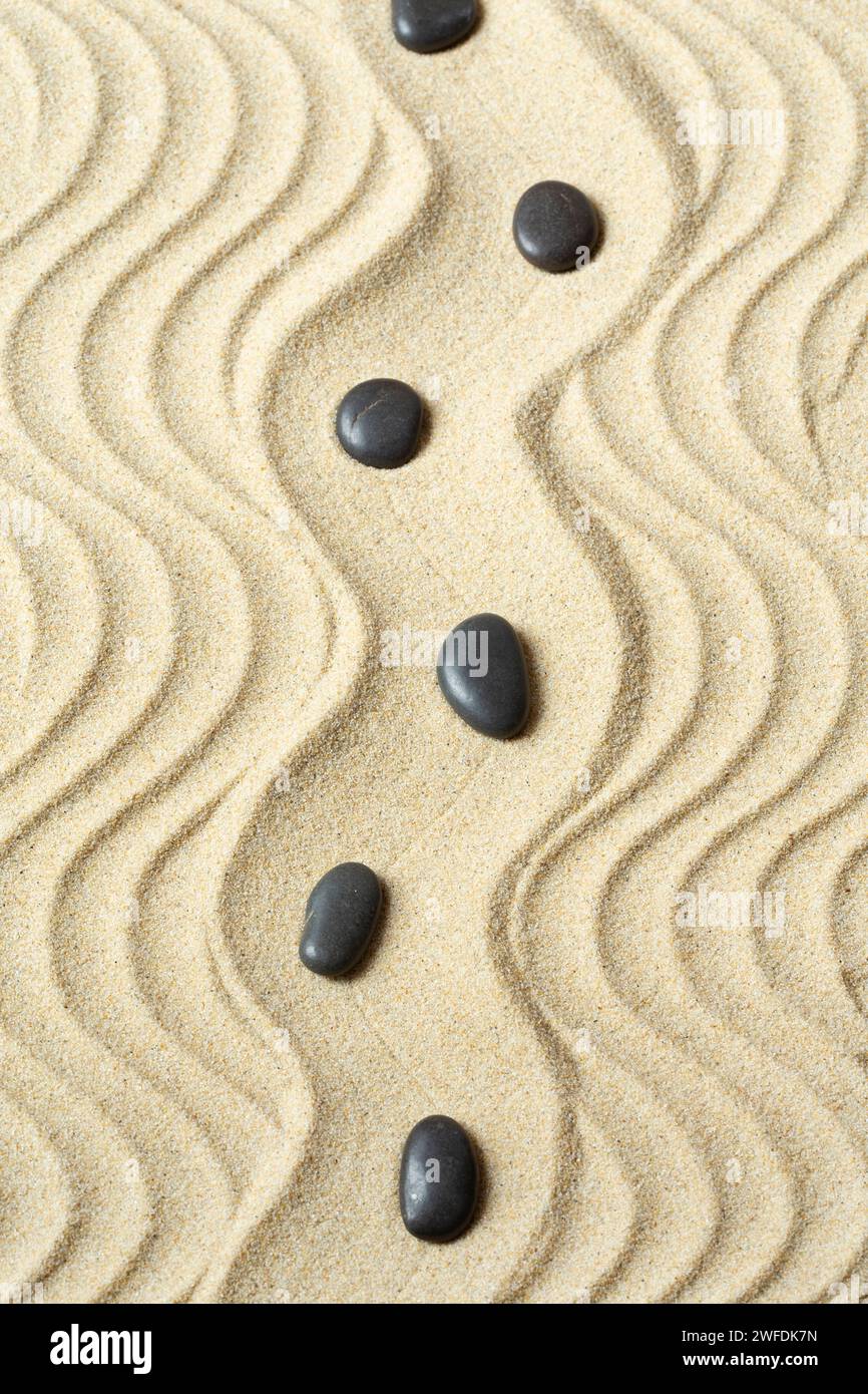 Zen pattern in brown sand Stock Photo - Alamy