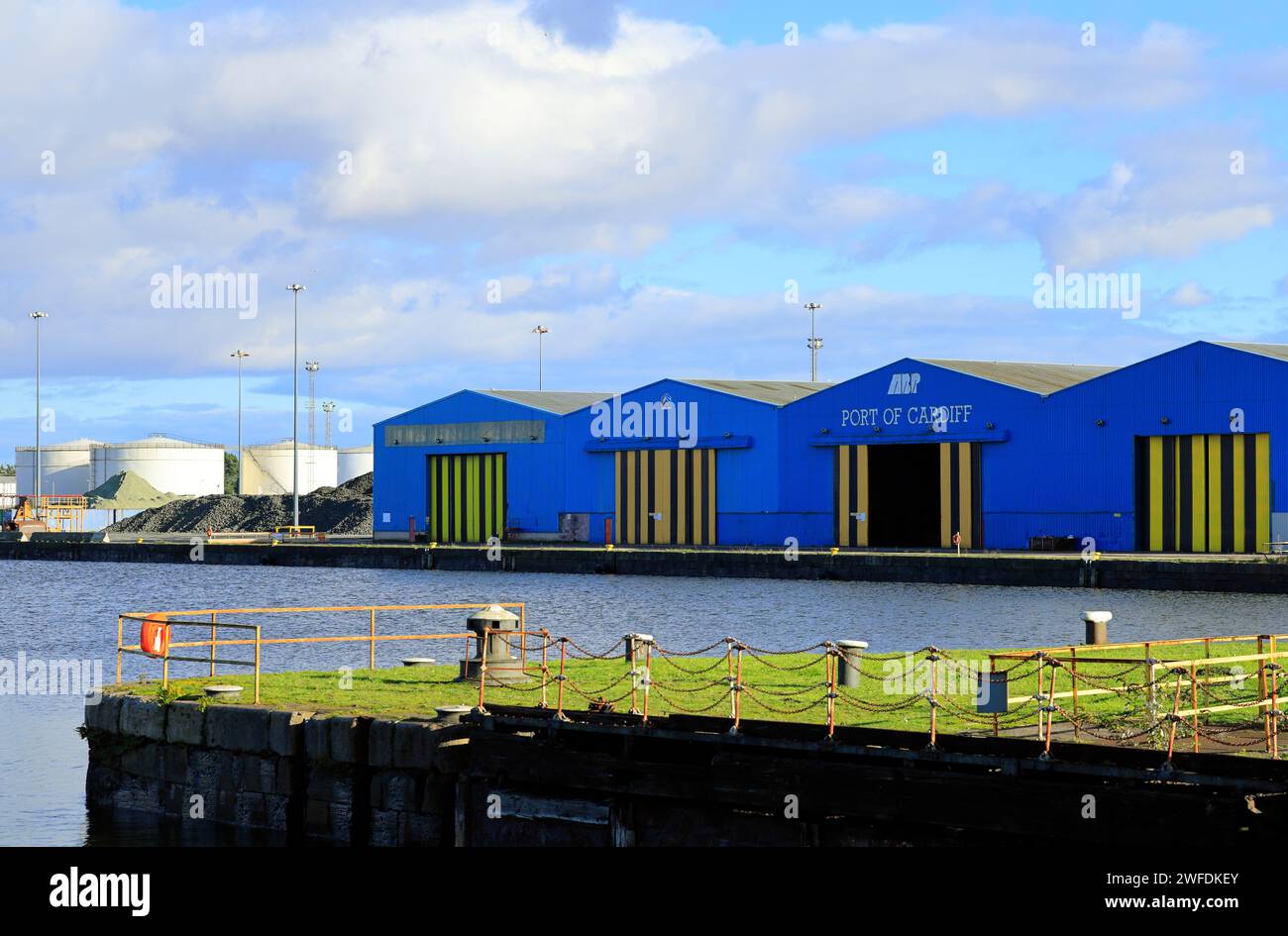 Cardiff docks hi-res stock photography and images - Alamy