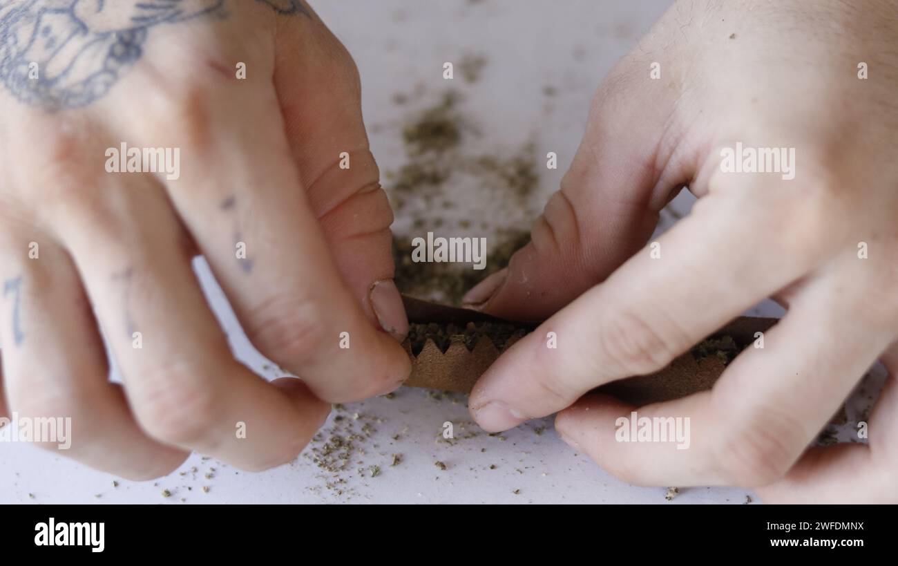 Smoking weed together hi-res stock photography and images - Alamy