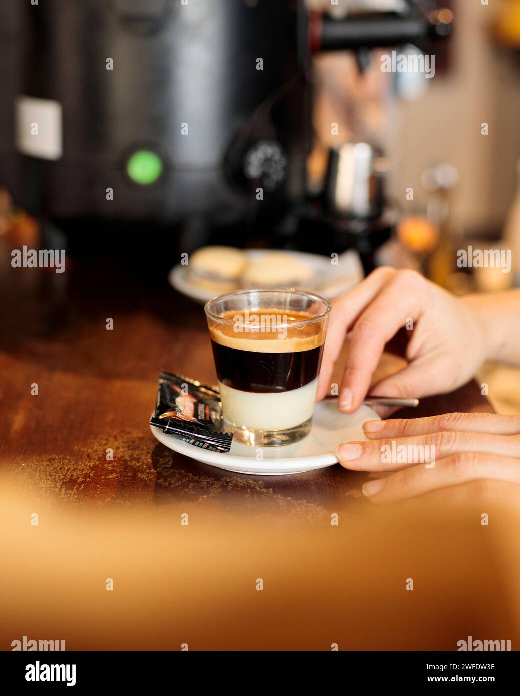 Gripping the plate hi-res stock photography and images - Alamy