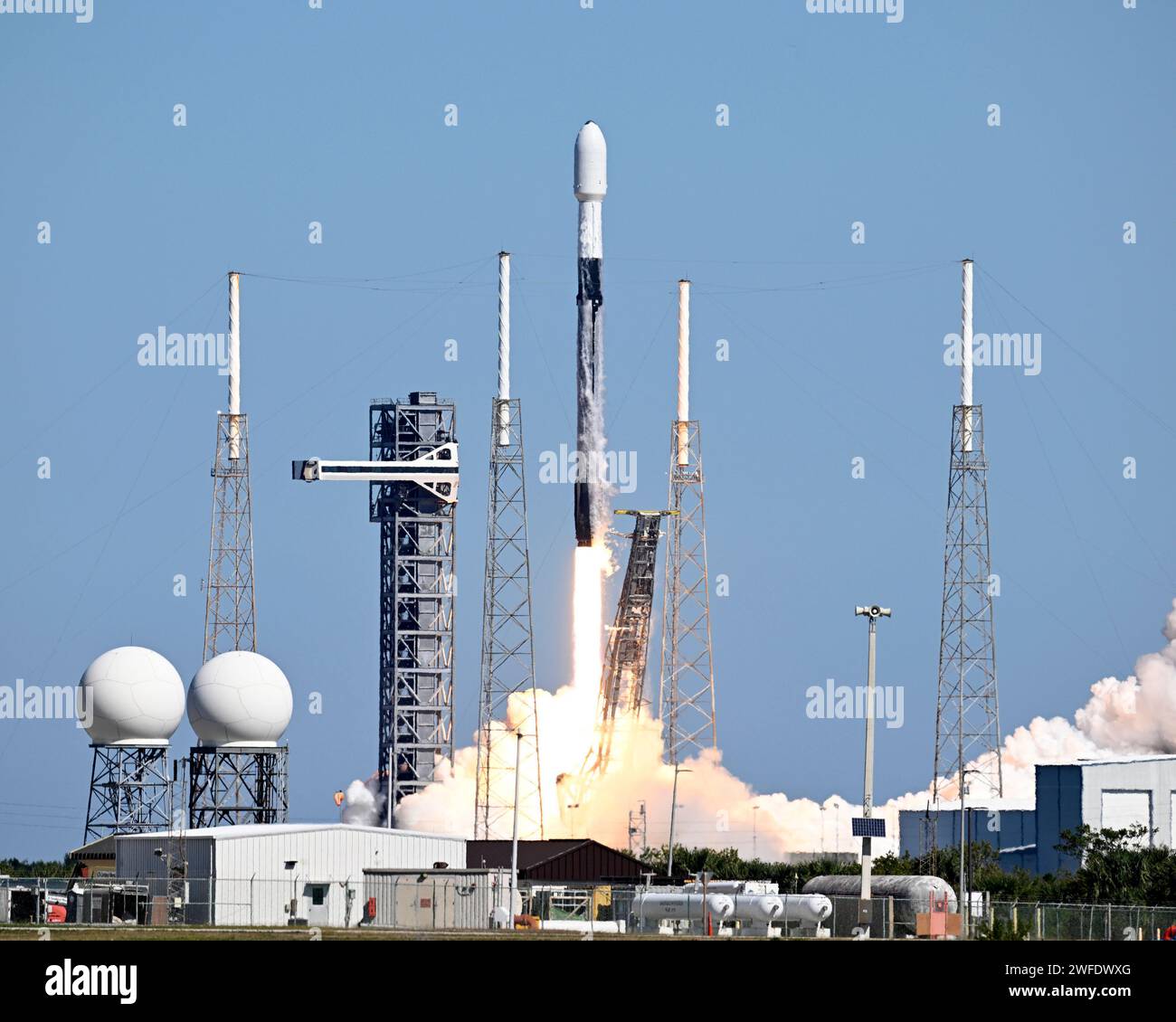 A SpaceX Falcon 9 rocket launches Northrop Grumman's Cygnus Cargo ...