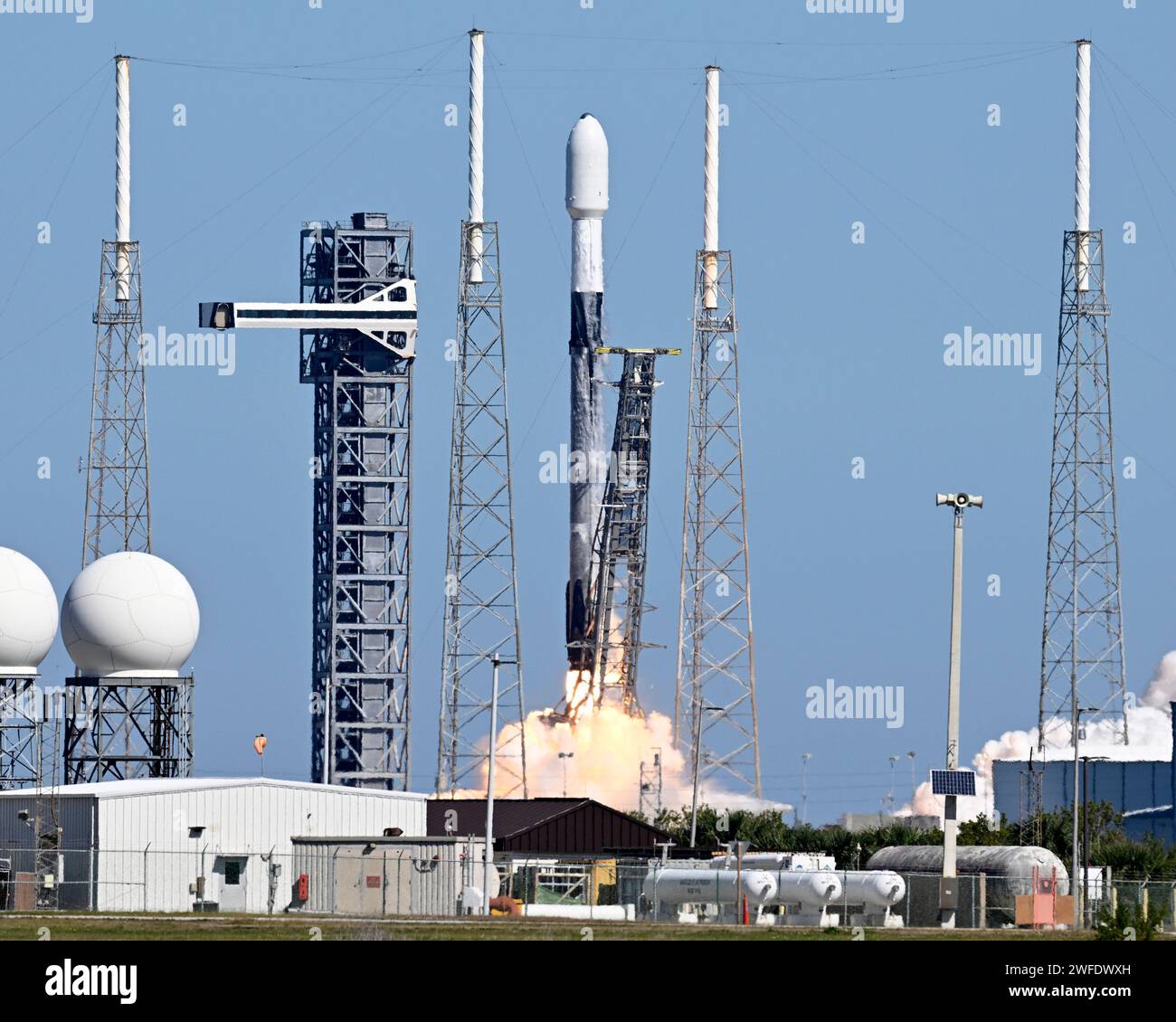 A SpaceX Falcon 9 rocket launches Northrop Grumman's Cygnus Cargo ...