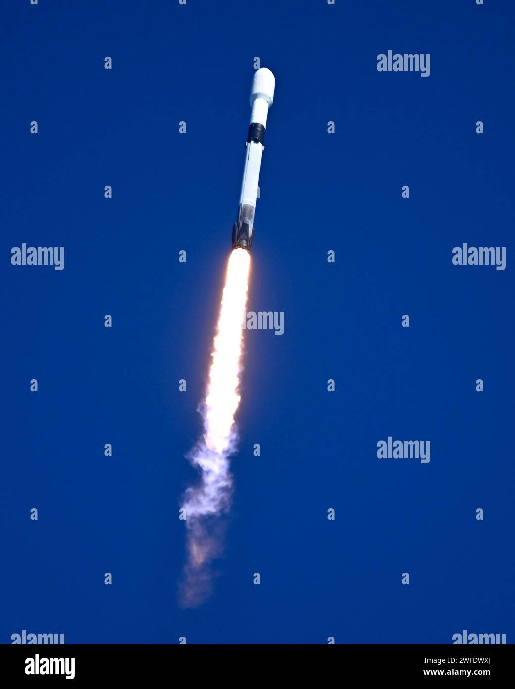 A SpaceX Falcon 9 rocket launches Northrop Grumman's Cygnus Cargo ...