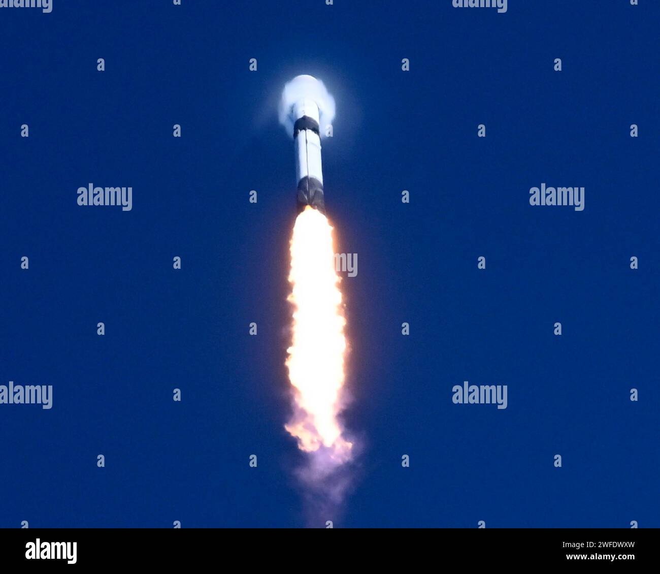 A SpaceX Falcon 9 rocket launches Northrop Grumman's Cygnus Cargo ...