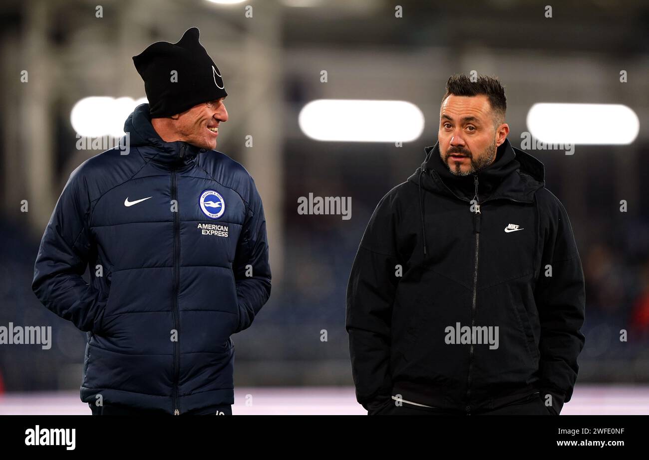 Brighton and Hove Albion manager Roberto De Zerbi and first team ...