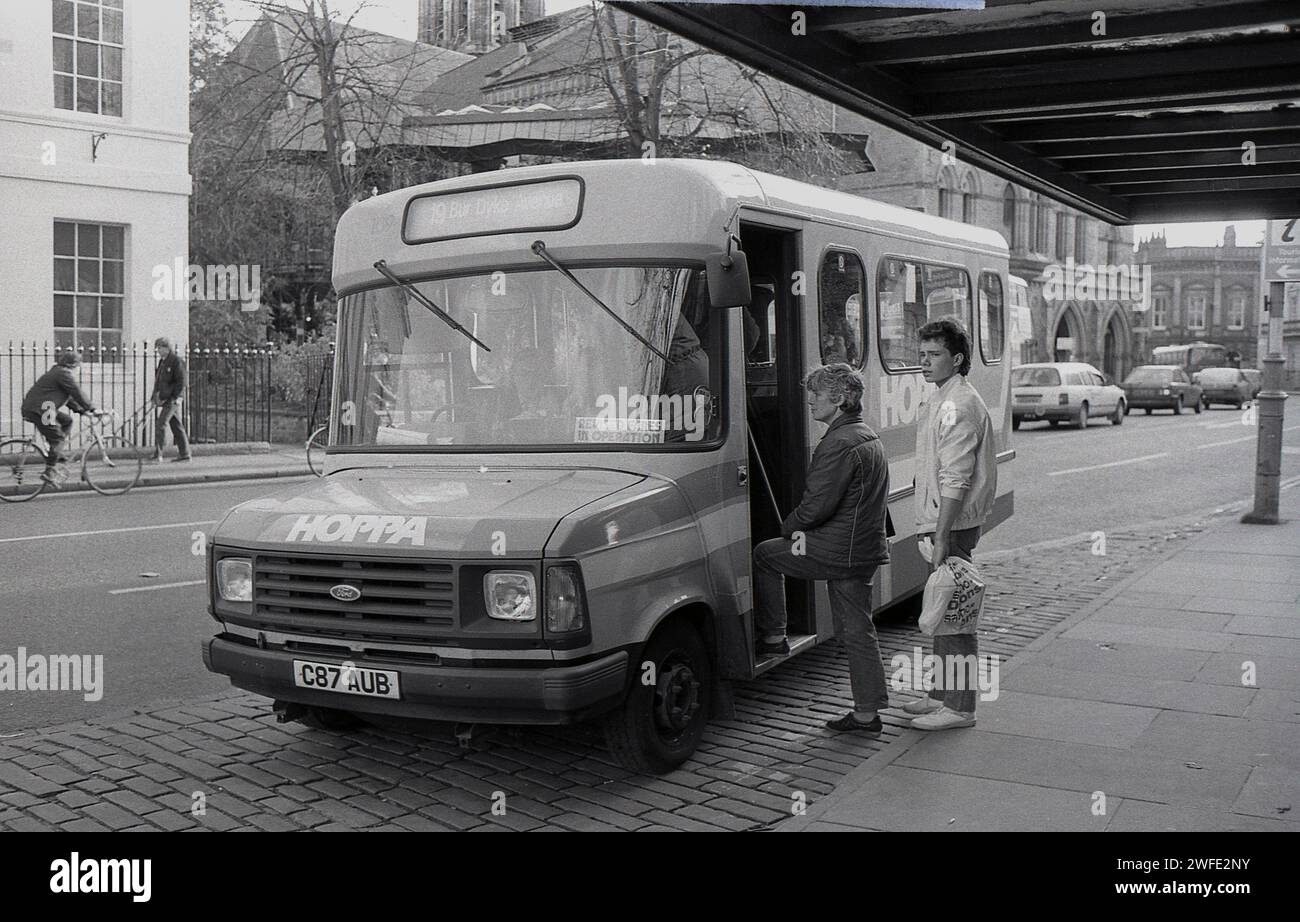 1987, historical, passengers boarding a Hoppa bus, York, England, UK ...