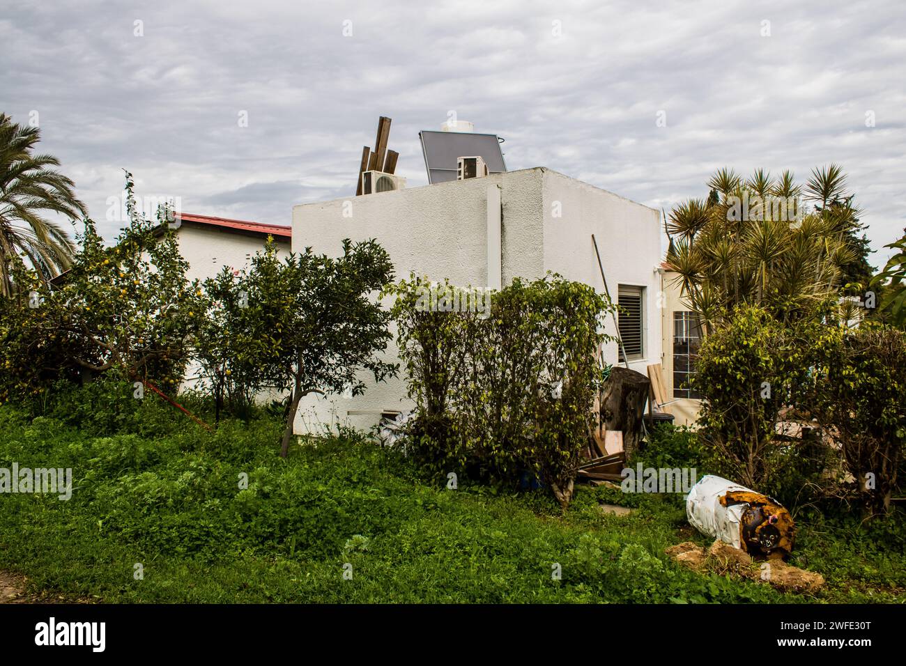 Kfar Aza kibbutz, Israël - January 29, 2024 Street of Kibbutz Kfar Aza ...