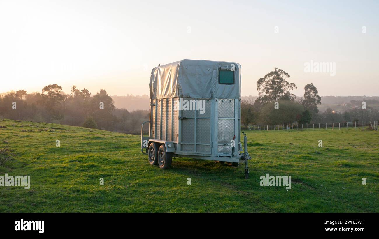 Cart in the field hi-res stock photography and images - Alamy