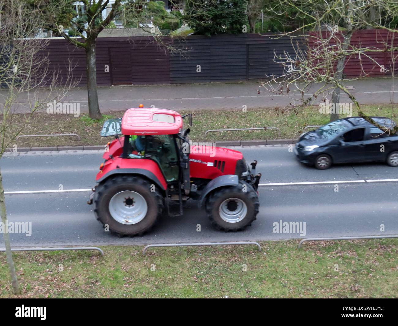 Traktor auf dem Weg zur Traktor Demo der Bauern Geschwindfahrt zur ...