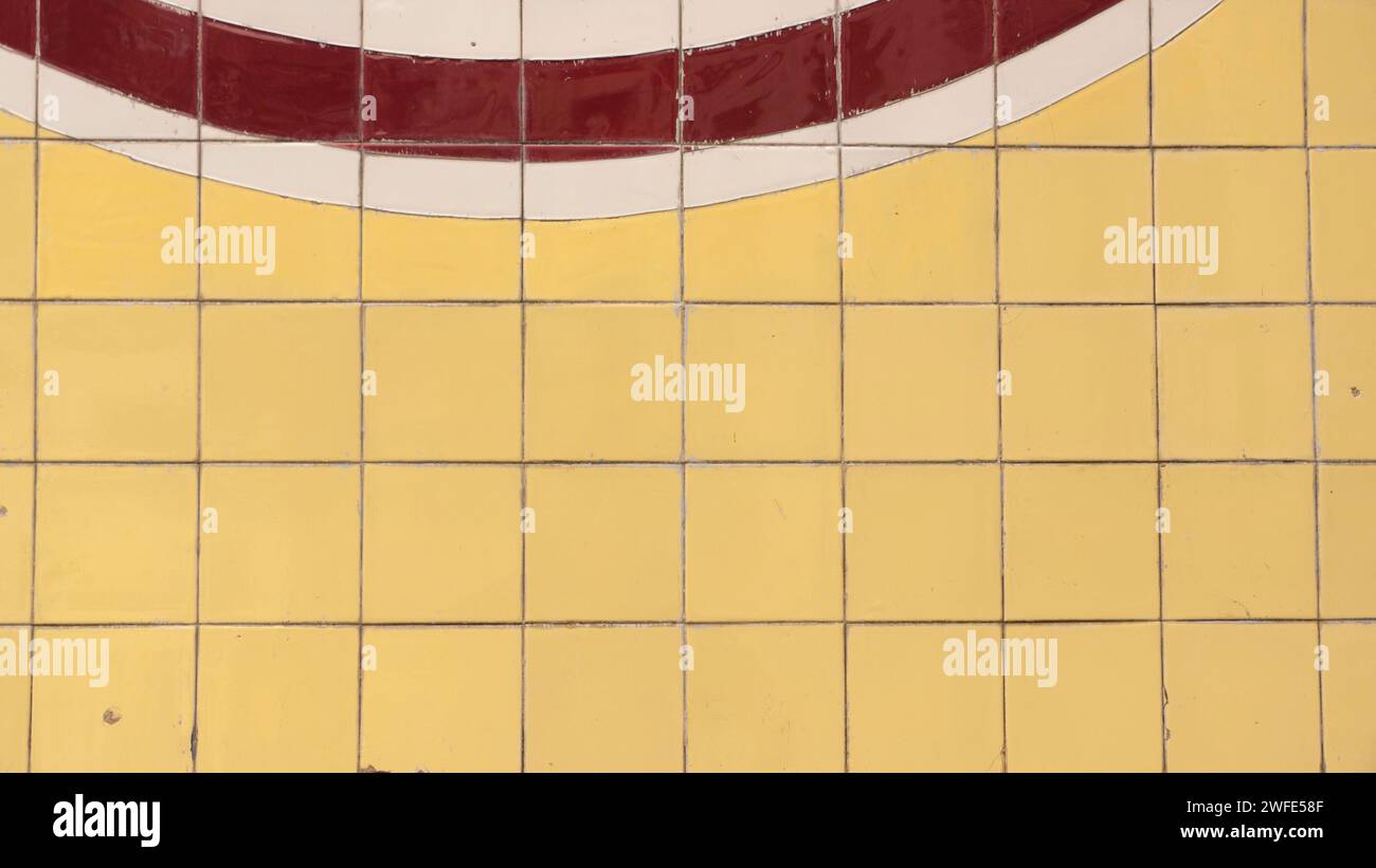 Grid wall hi-res stock photography and images - Alamy