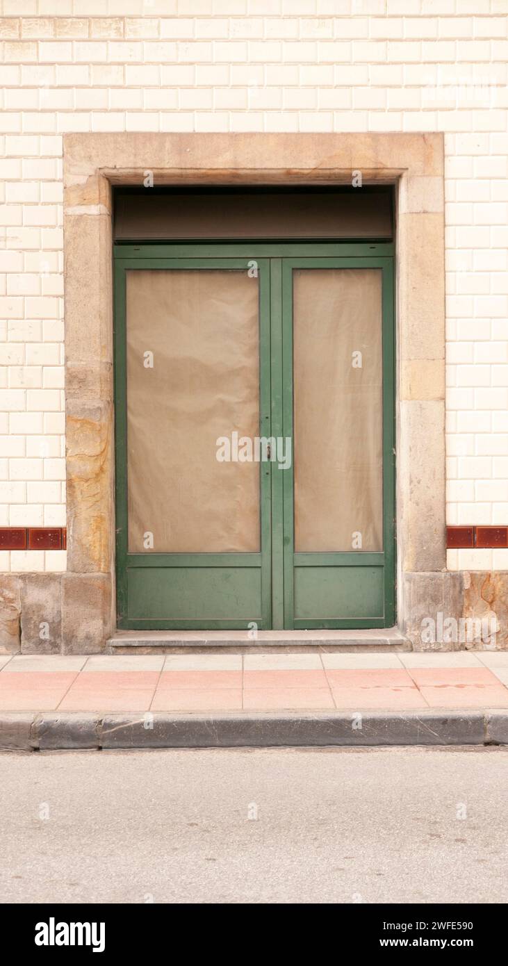Paper door hi-res stock photography and images - Alamy