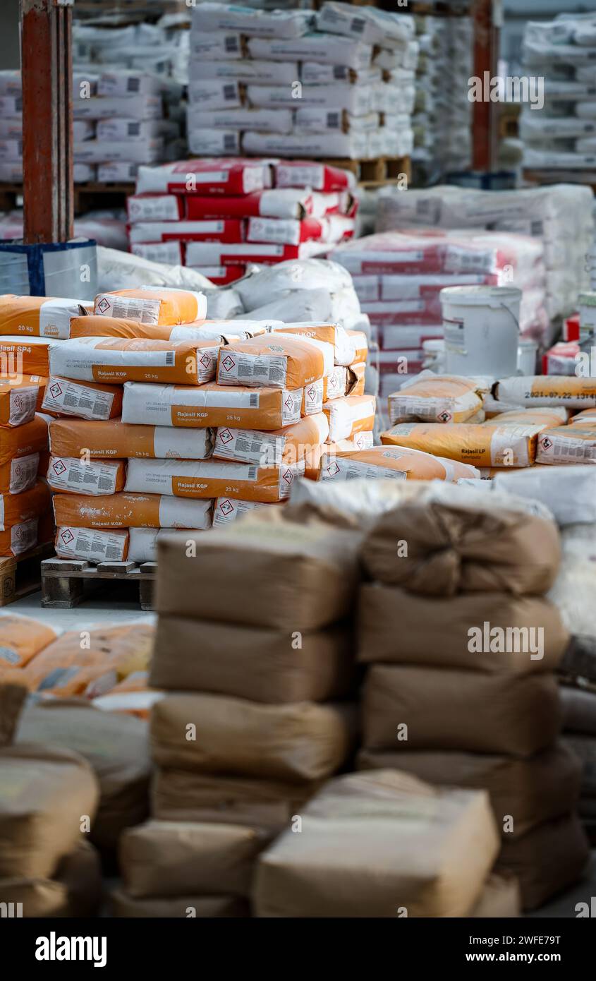 Cement bags pallets hi-res stock photography and images - Alamy