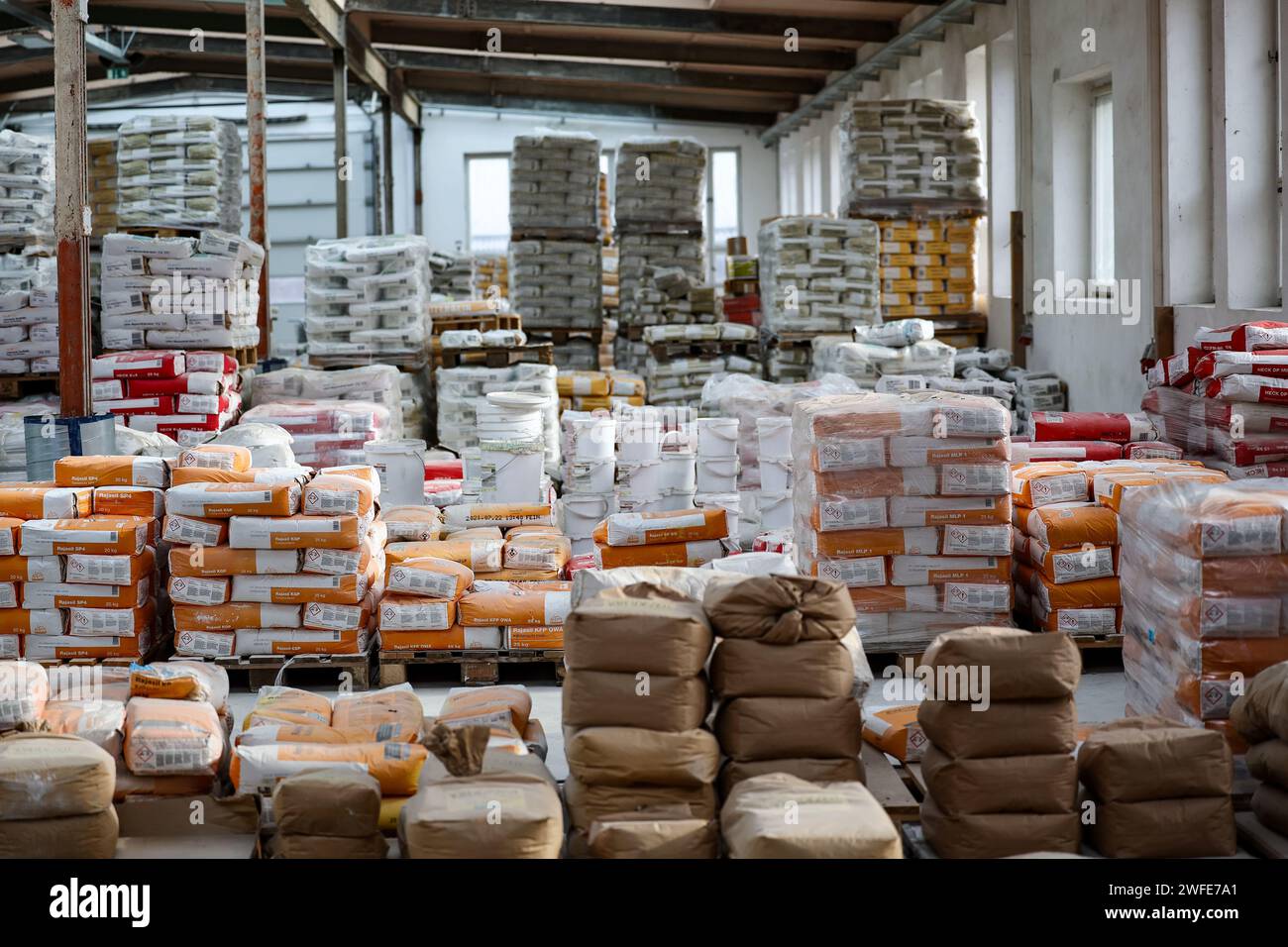 Cement bags pallets hi-res stock photography and images - Alamy