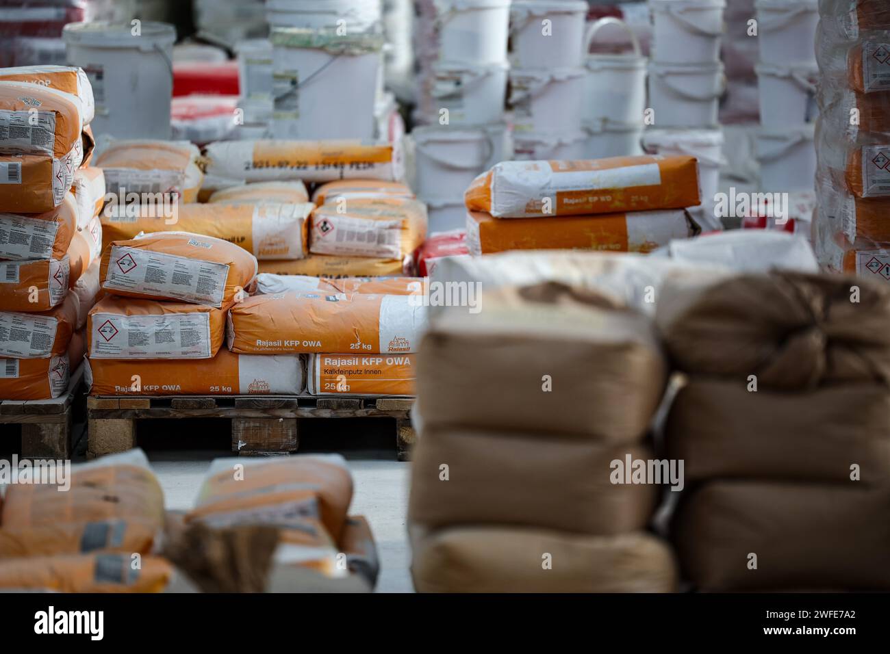 Cement bags pallets hi-res stock photography and images - Alamy