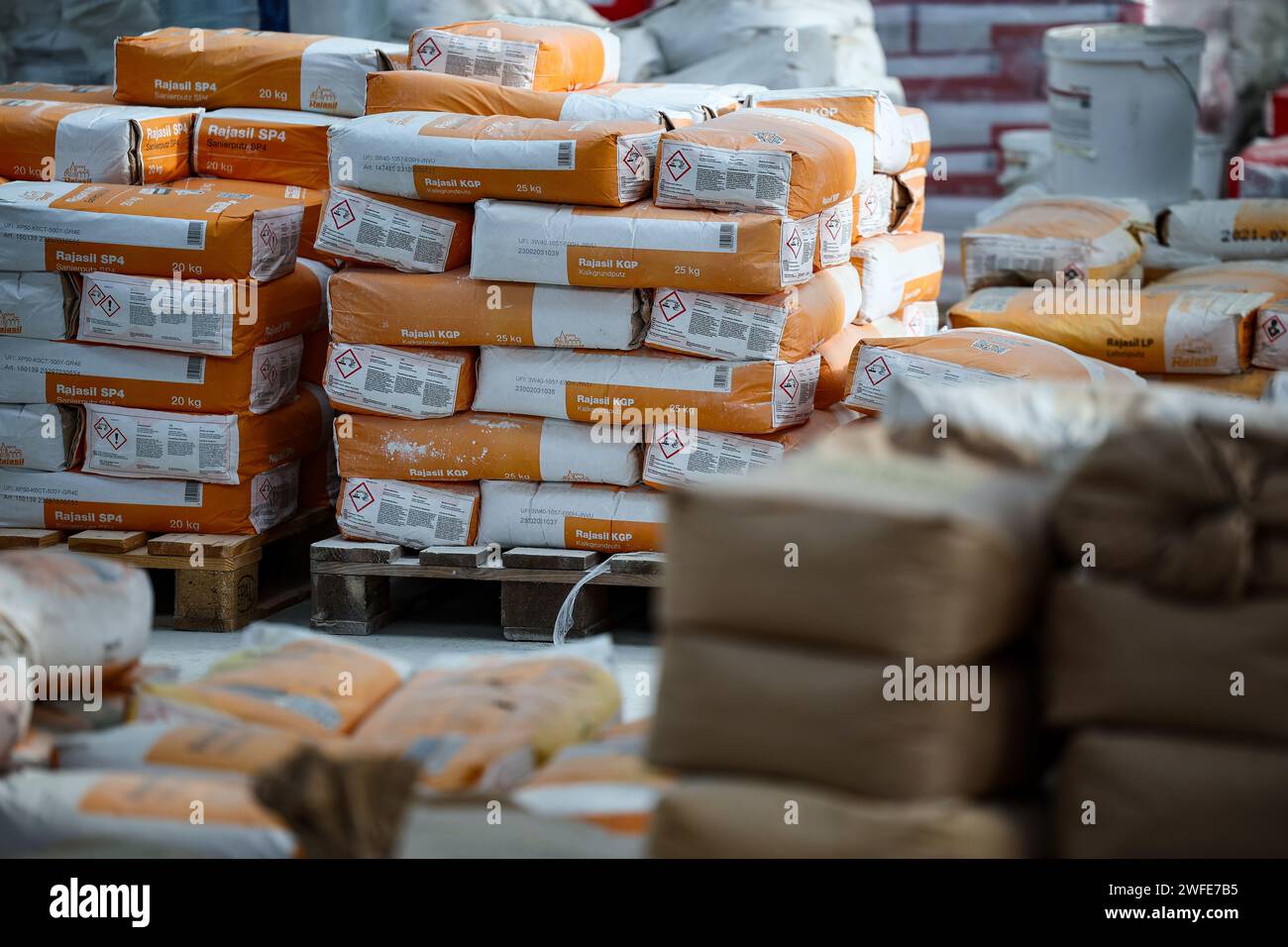 Cement bags pallets hi-res stock photography and images - Alamy