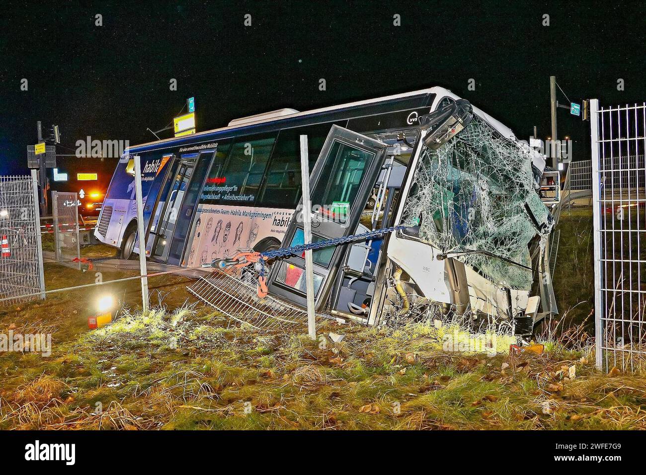 Schwerer Verkehrsunfall Mit Linienbus 1 Toter 2 Schwerverletzte 24