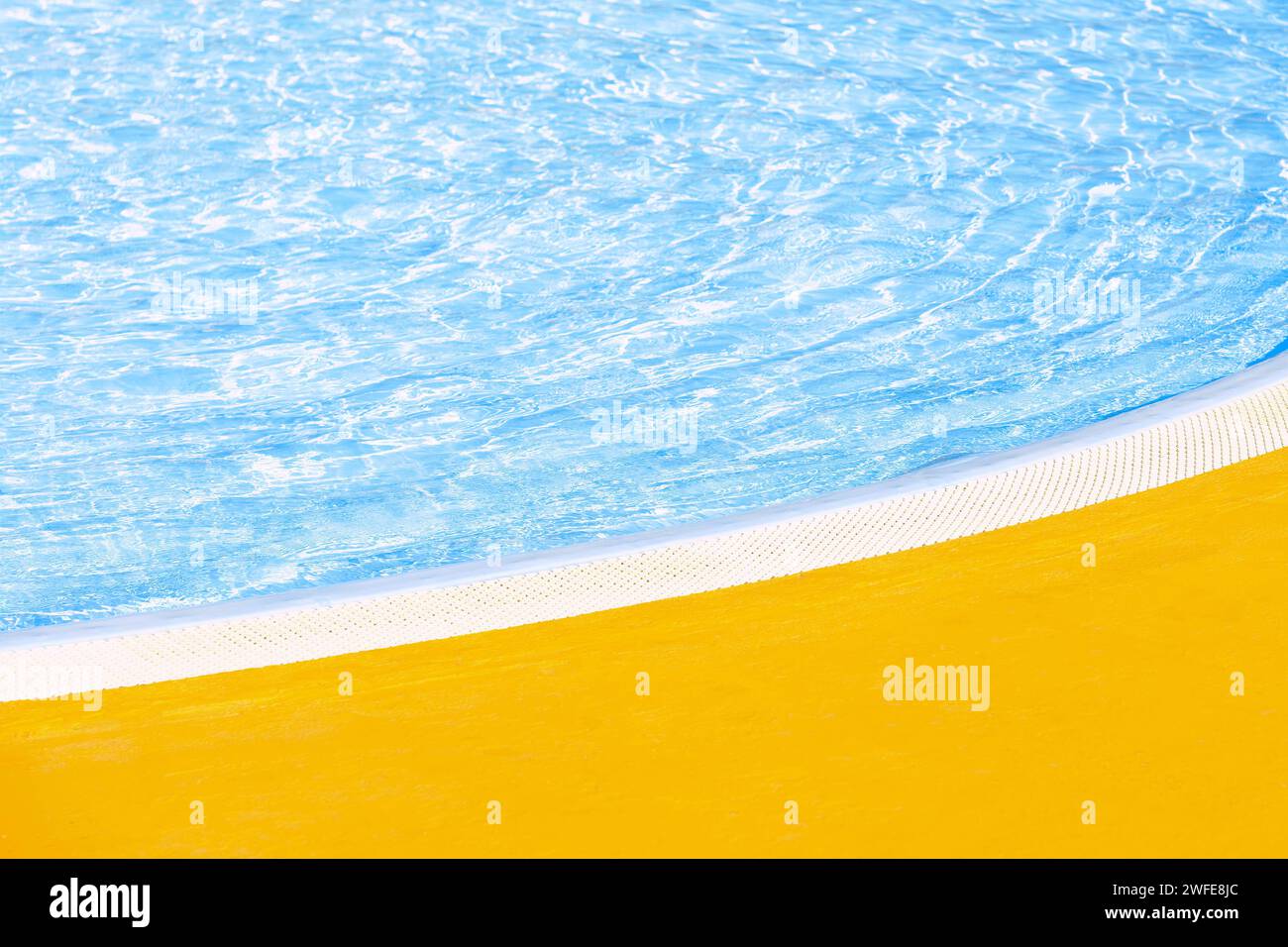 Curved swimming pool hi-res stock photography and images - Alamy