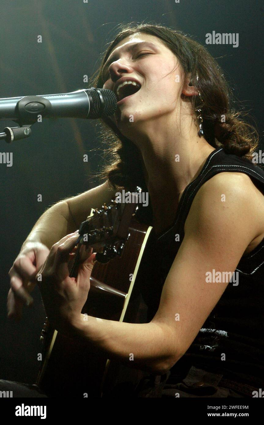 Milan Italy 2004-12-10 : Elisa, Italian singer, during the live concert ...