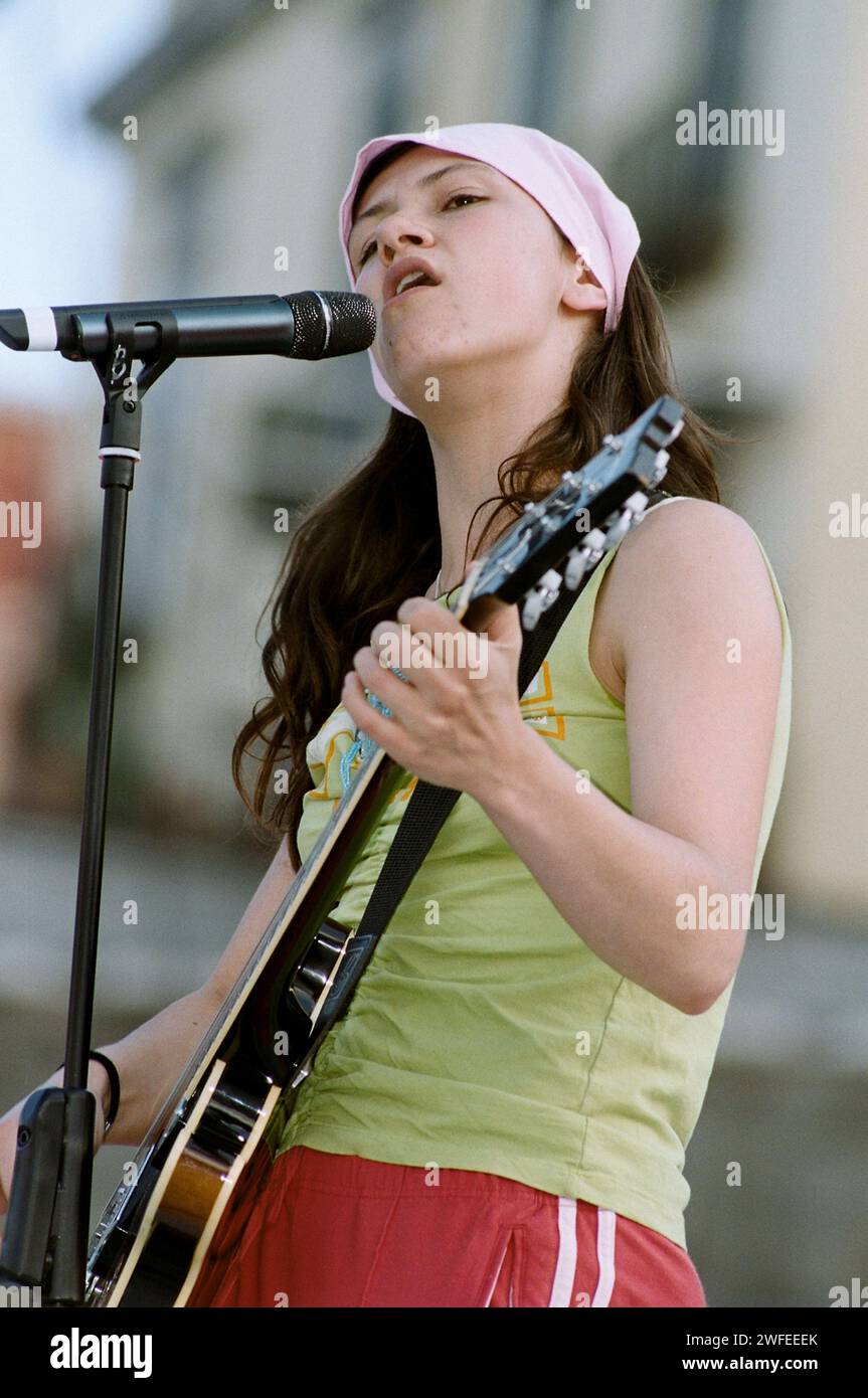 Elisa photographs 2002 hi-res stock photography and images - Alamy