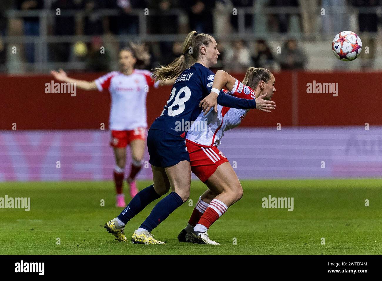 Zweikampf Jade Le Guilly (Paris Saint-Germain, #28), Klara B?hl (FC ...