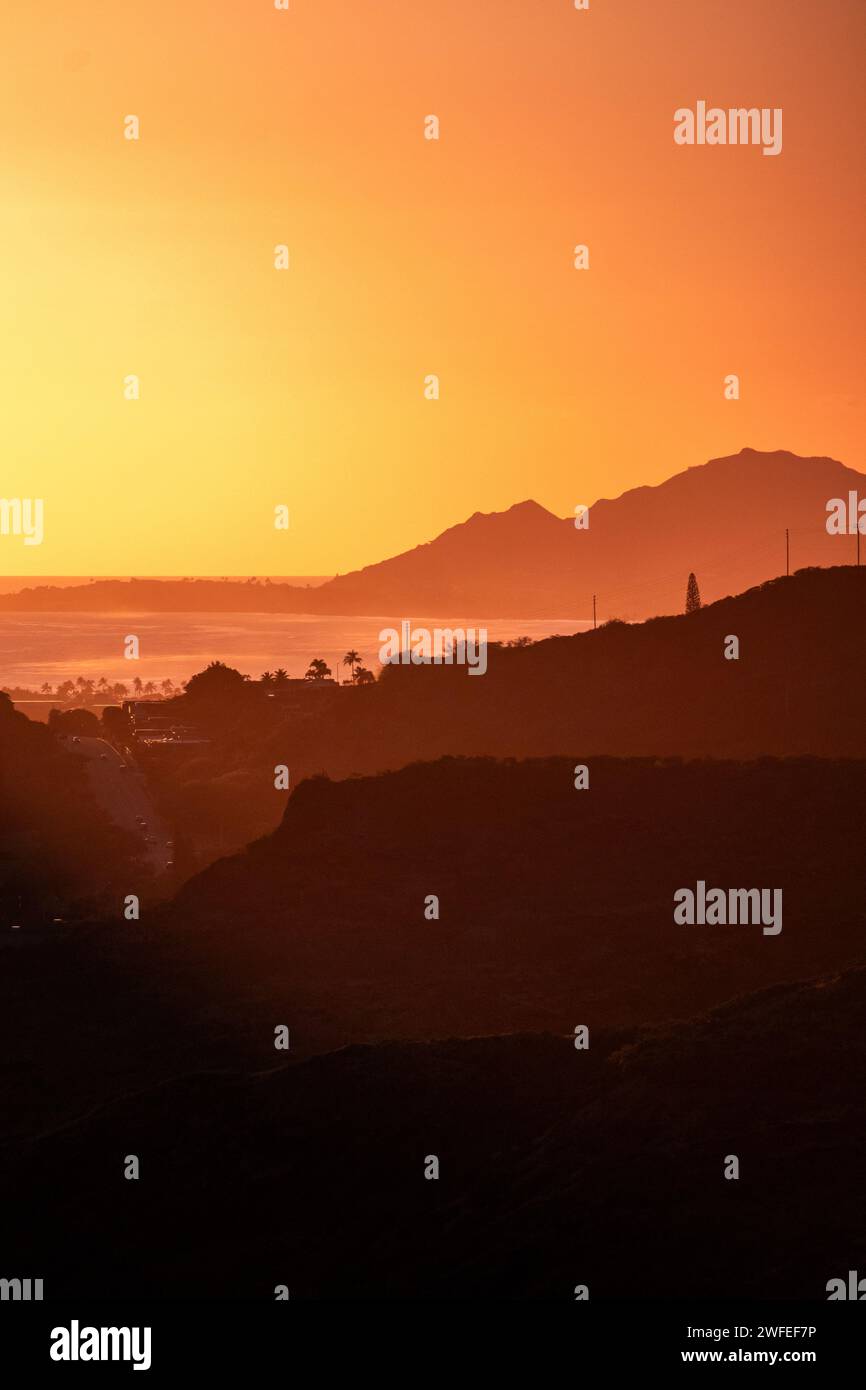 Mesmerizing shot bright sunset hi-res stock photography and images - Alamy