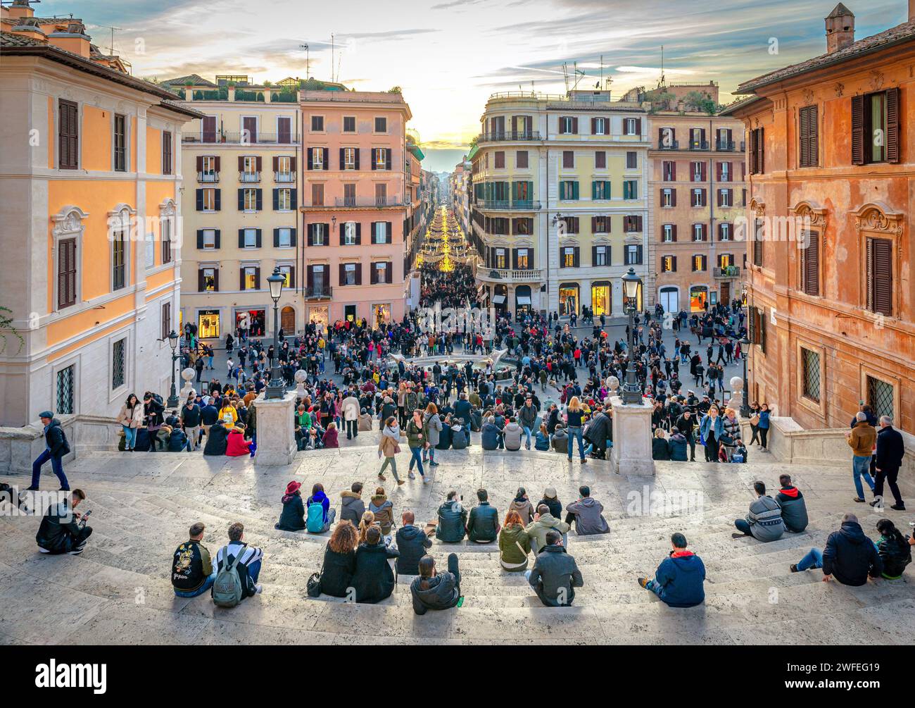 Spanish steps crowded panorama hi-res stock photography and images - Alamy