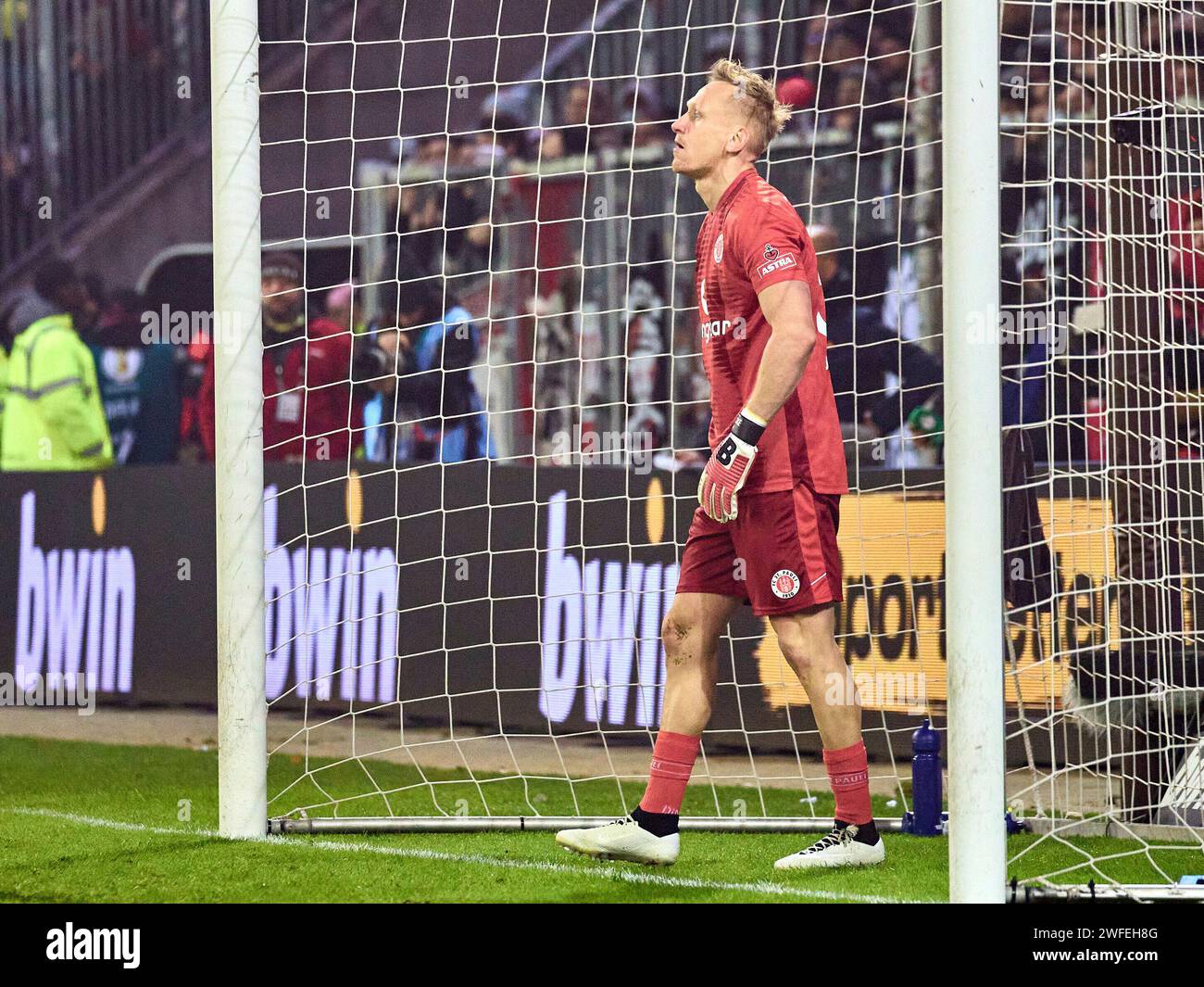Hamburg, Deutschland. 30th Jan, 2024. Abseits im Vorfeld wird widerlegt ...
