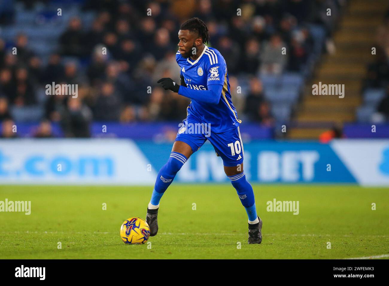 Stephy Mavididi of Leicester City makes a break with the ball during ...