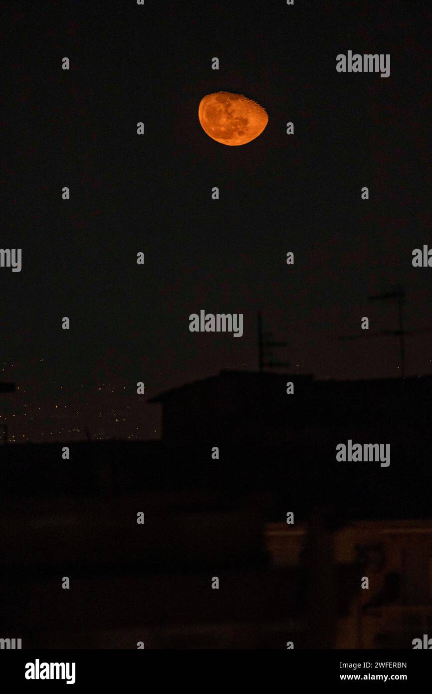 Moon, gibbous phase. Today s and this evening s moon phase Waning ...