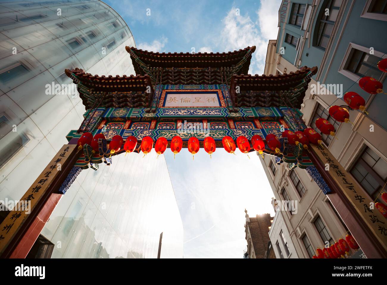 Chinatown chinese england london soho gate hi-res stock photography and images - Alamy