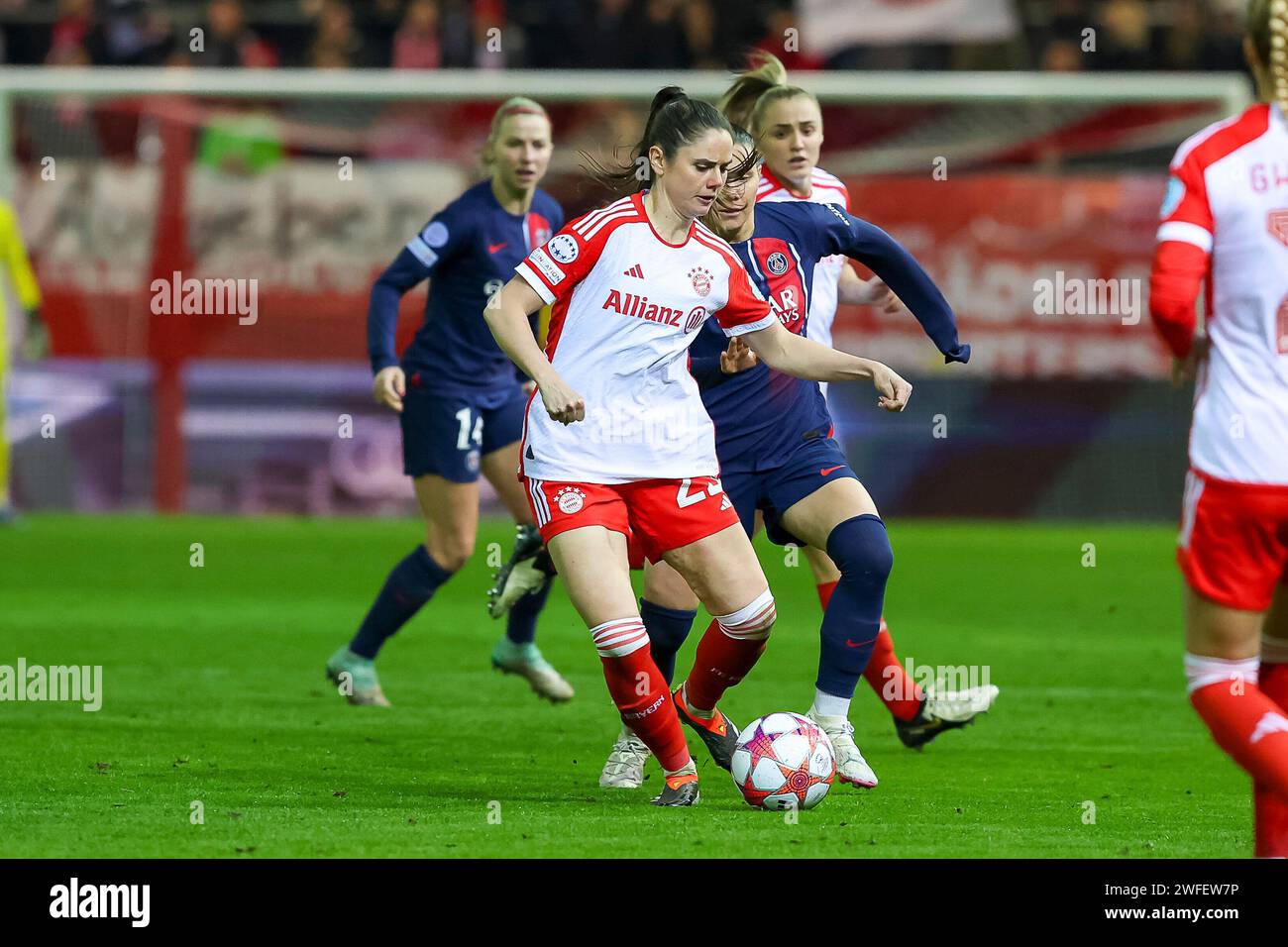 Muenchen, Deutschland. 30th Jan, 2024. Sarah Zadrazil (FC Bayern ...