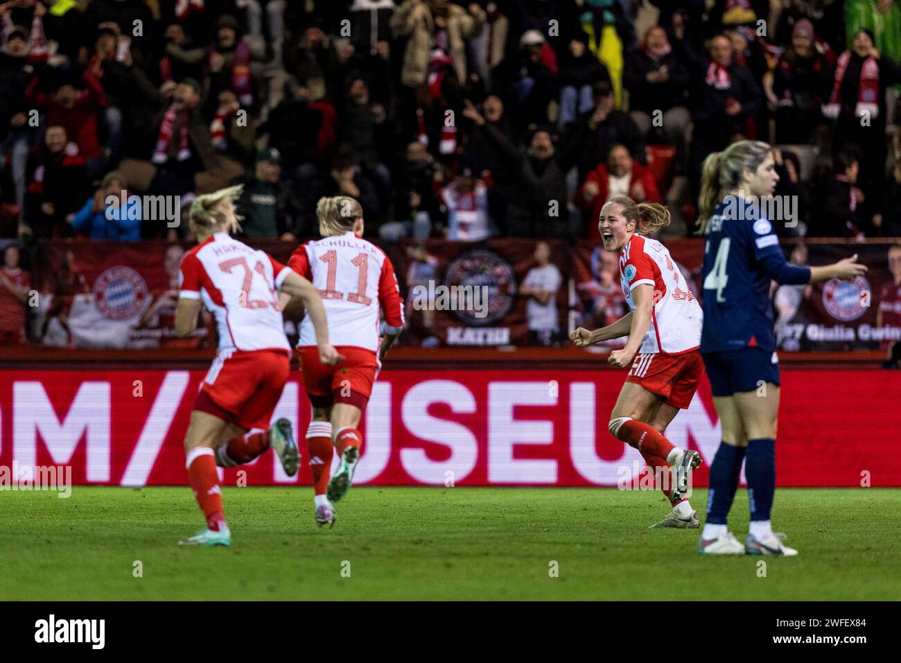 Jubel zum 2:1 durch Sydney Lohmann (FC Bayern M?nchen, #12) UEFA Women?s Champions League: FC ...